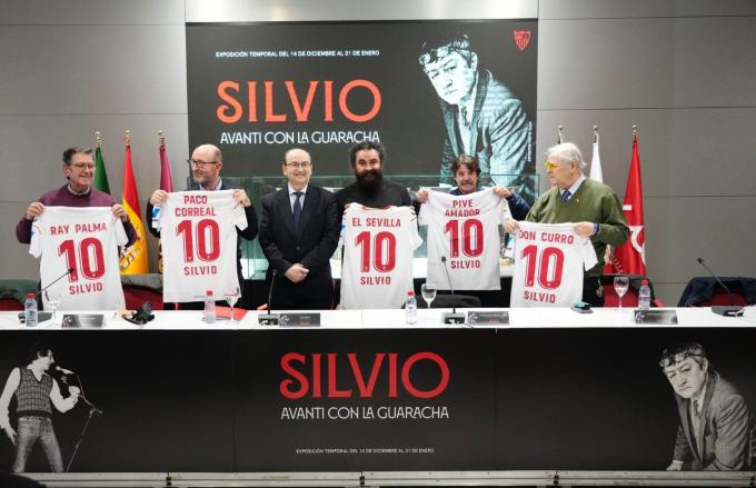 El rockero Silvio sigue 'buscando pelea' en el Pizjuán