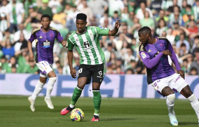 El Betis planea ceder a Abner en el mercado