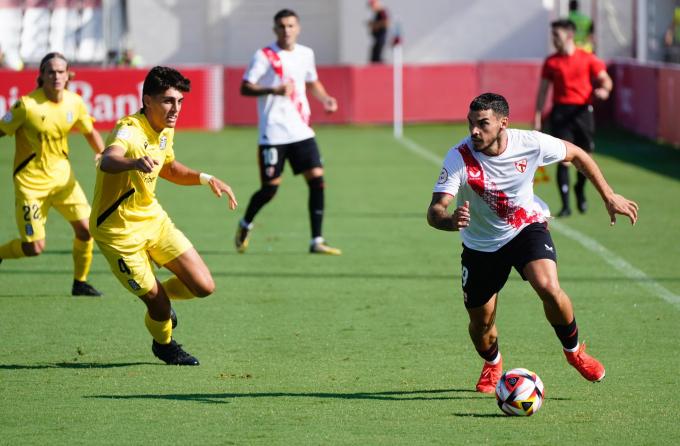 El plan del Sevilla con Isaac Romero pasa por el primer equipo