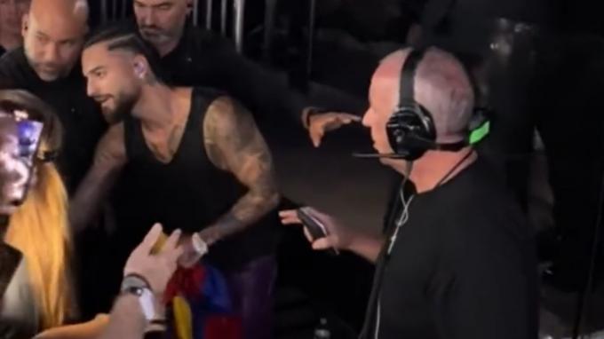 Maluma y su reacción tras tocarle los genitales un fan