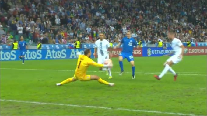 Tal vez la mejor parada de Oblak en su carrera: el narrador no se lo cree