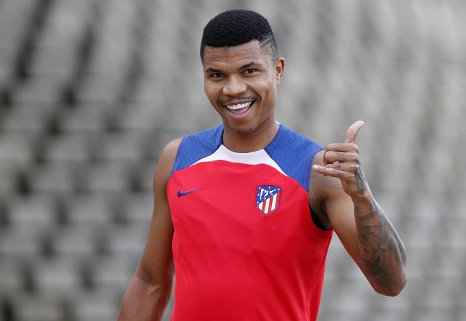 Reinildo marca un gol en la Copa África, obra un milagro, se carga a ...