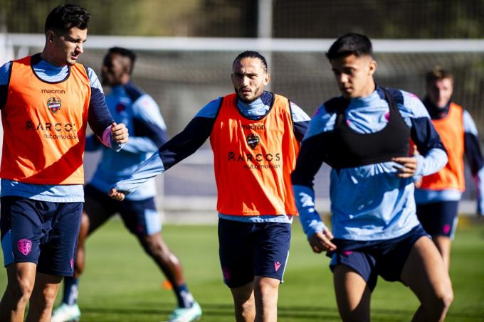 Álex Muñoz fue la gran novedad en el Levante para recibir al Valladolid