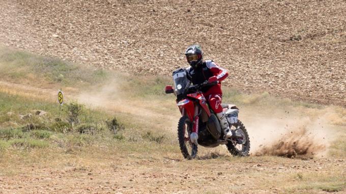 Tosha Schareina gana el prólogo del Dakar en su debut con Honda