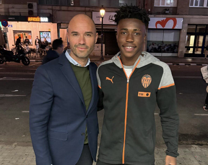 David Otorbi tiene ofertas para irse de los grandes, pero una cláusula ...