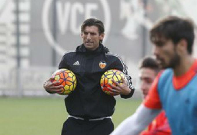 Destitución Gary Neville | Phil sigue, Angulo y Sorlí no