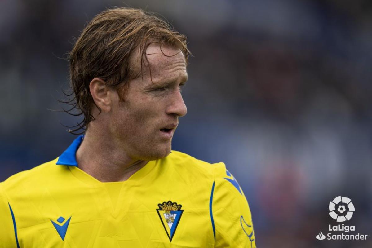 Un equipo que no pierde de vista a Álex Fernández: más competencia para ...