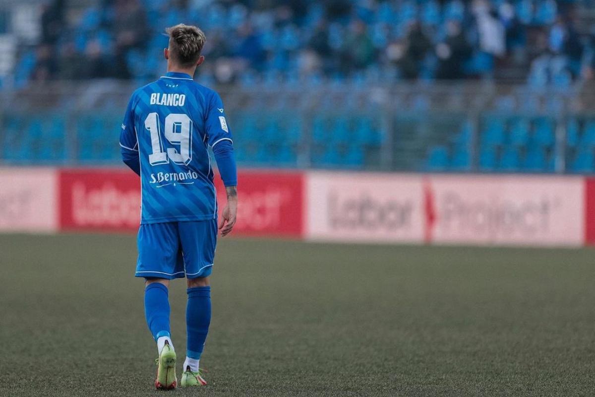 Álex Blanco debuta con el Como 1907 y ya se muestra feliz