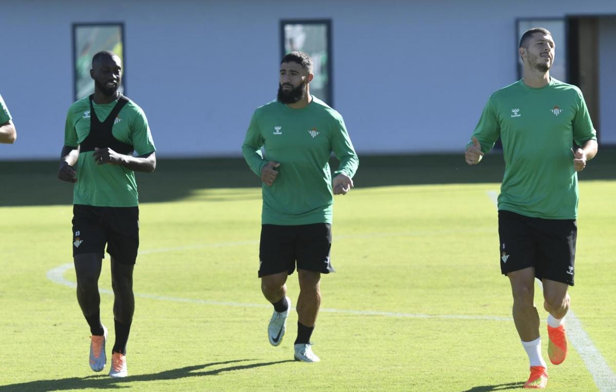 Entrenamiento del Betis con Youssouf Sabaly antes de jugar con el Celta