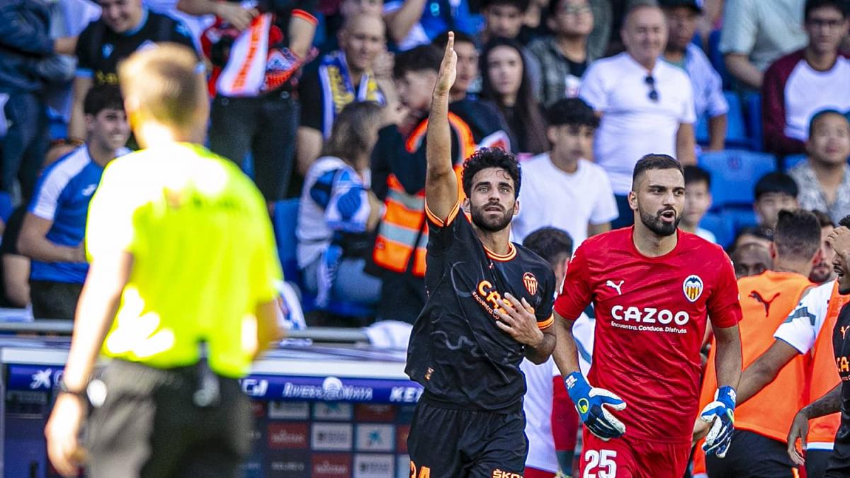 Eray Cömert se estrena como goleador del Valencia CF y recuerda a Senderos