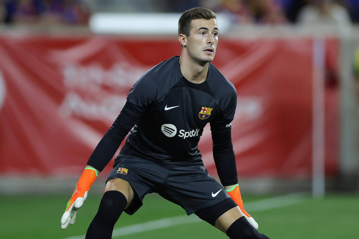 Iñaki Peña ya figura como inscrito en LaLiga y ya solo le falta uno al ...