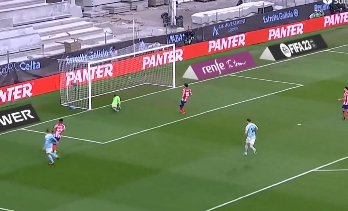 La parada de Oblak a Iago Aspa sobre la línea en el Celta-Atleti