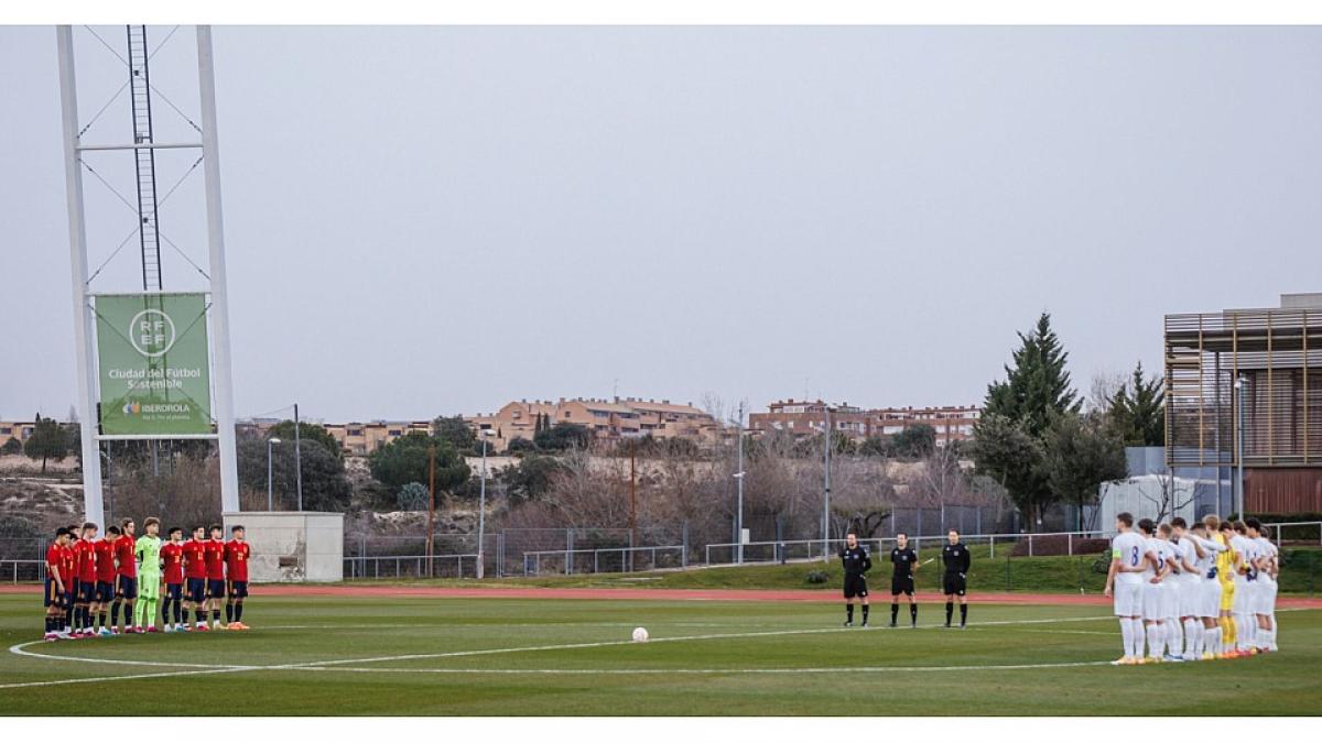 Mario Domínguez debuta con España 19 tras la pelea del Valencia