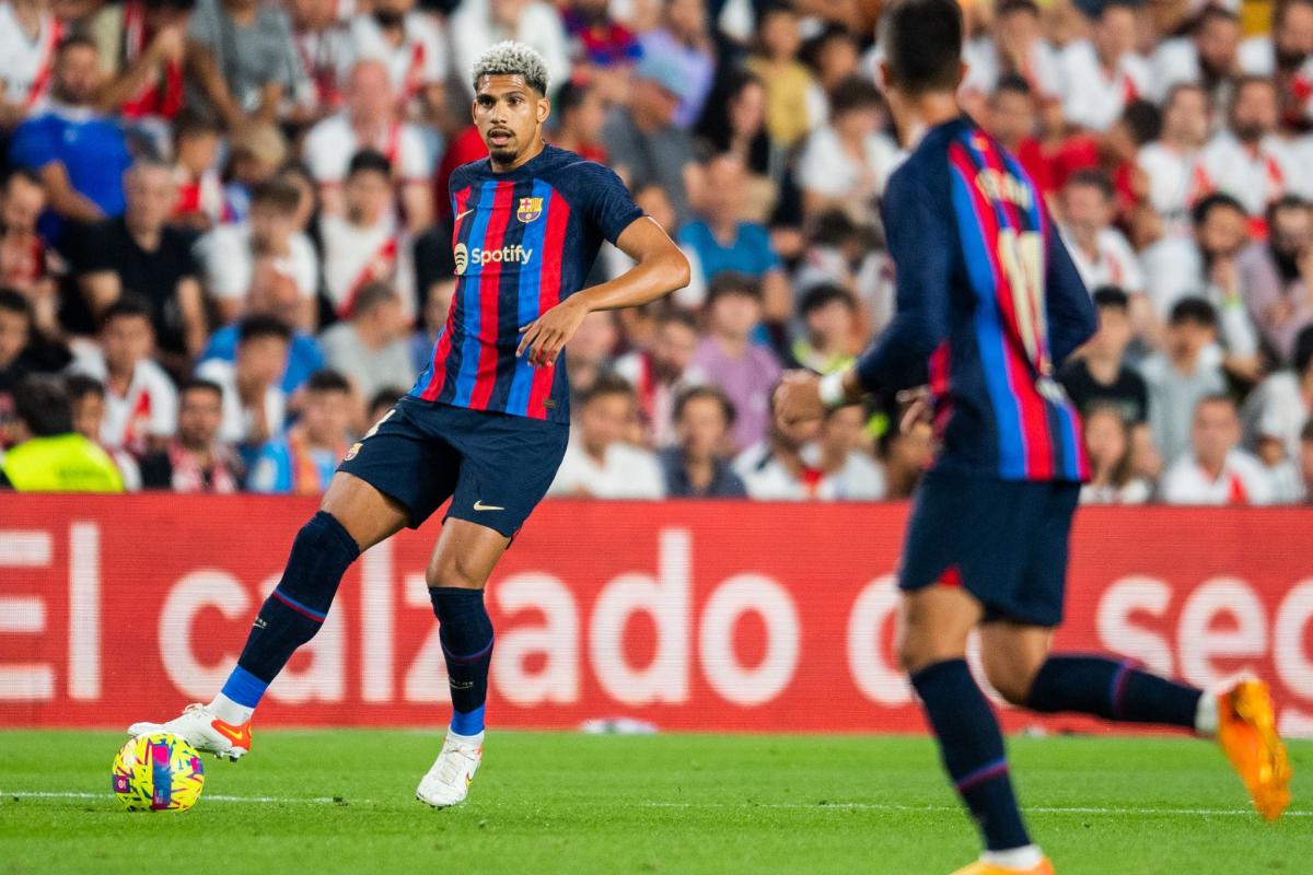 Ronald Araujo, claro: "No estuvimos a la altura en el primer tiempo"