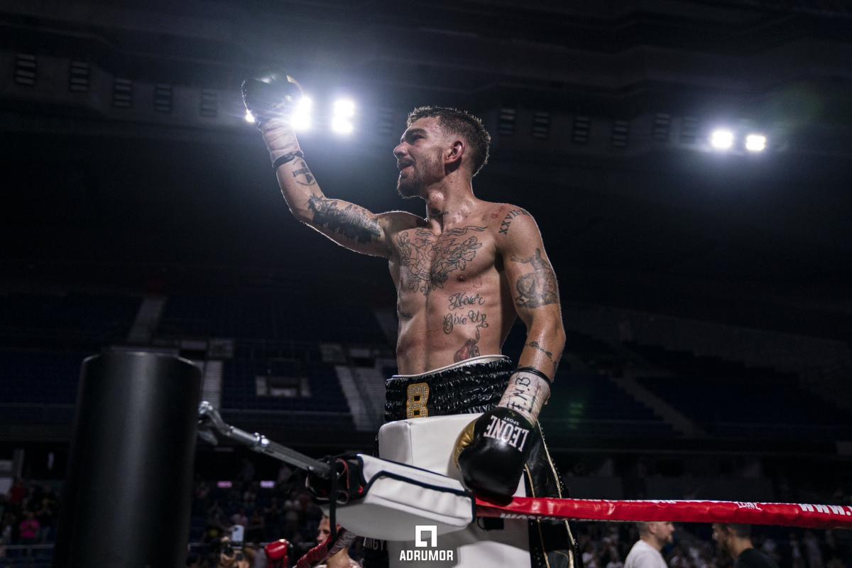 Jon Fernández boxea y vence en Madrid en casa del Rayo Vallecano