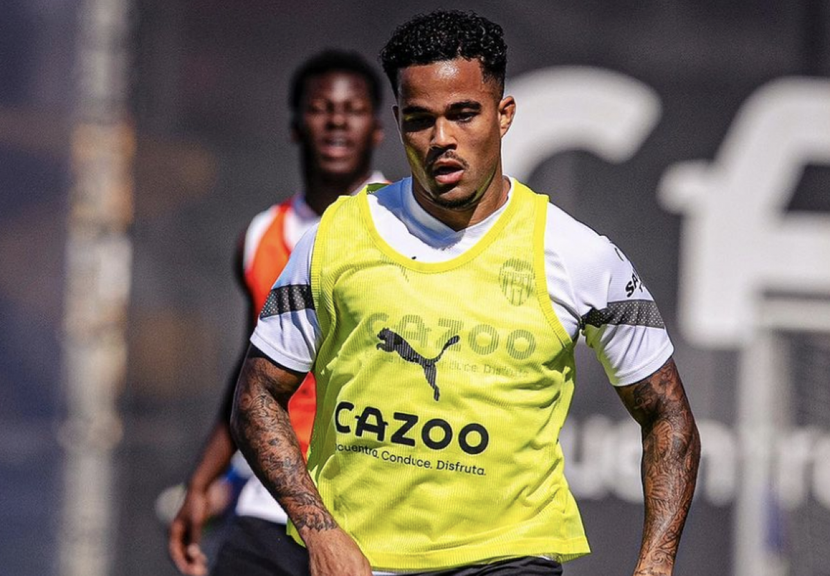 Justin Kluivert es duda en el Valencia CF para recibir al Villarreal