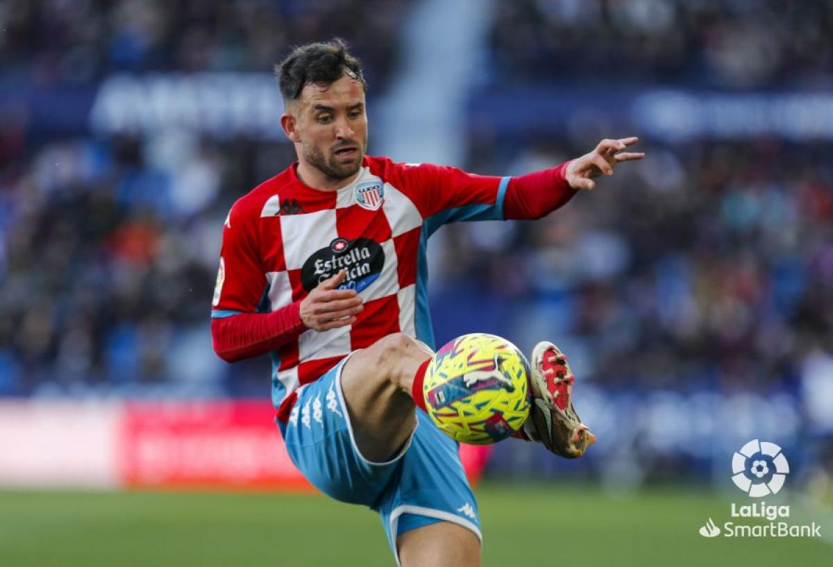 Sebas Moyano es el primer fichaje del Oviedo en la 23/24