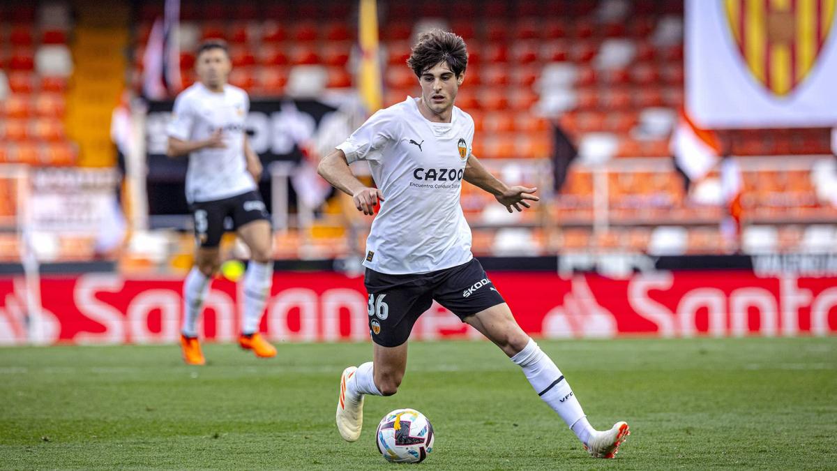 Javi Guerra, un diamante de Paterna para salvar al Valencia CF