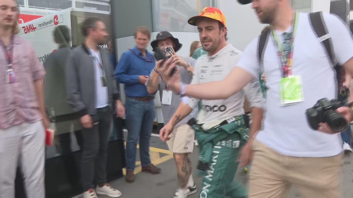 Fernando Alonso y el detalle con un fan que invita a creer en la 33