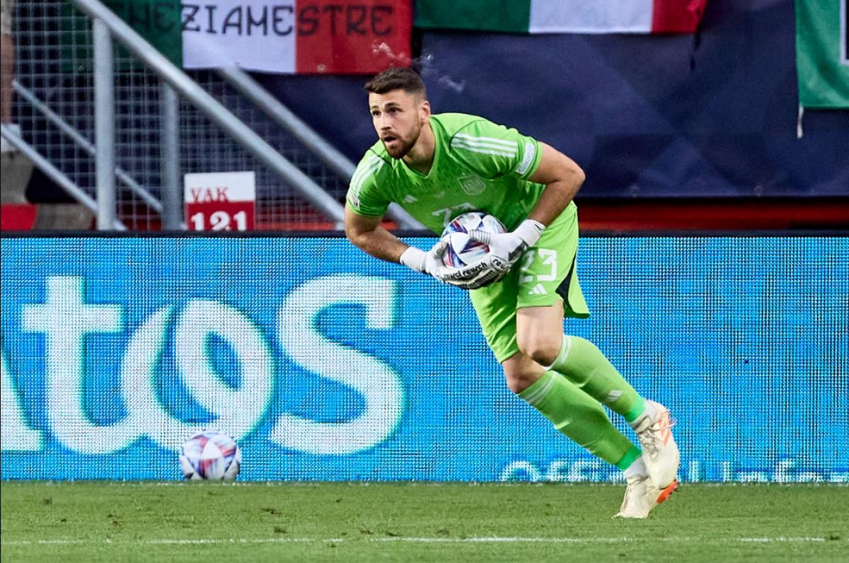 Unai Simón recibe elogios de Luis de la Fuente tras el España - Italia