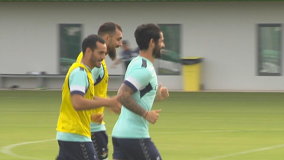 Los dos compañeros inseparables de Isco en sus primeras horas en el Betis