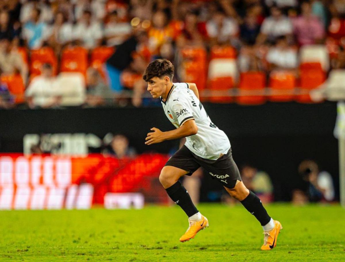 Fichajes Valencia CF: Martín Tejón renueva hasta 2026