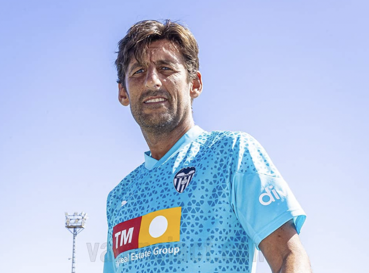 Miguel Ángel Angulo renueva con el Valencia CF, es el entrenador del futuro