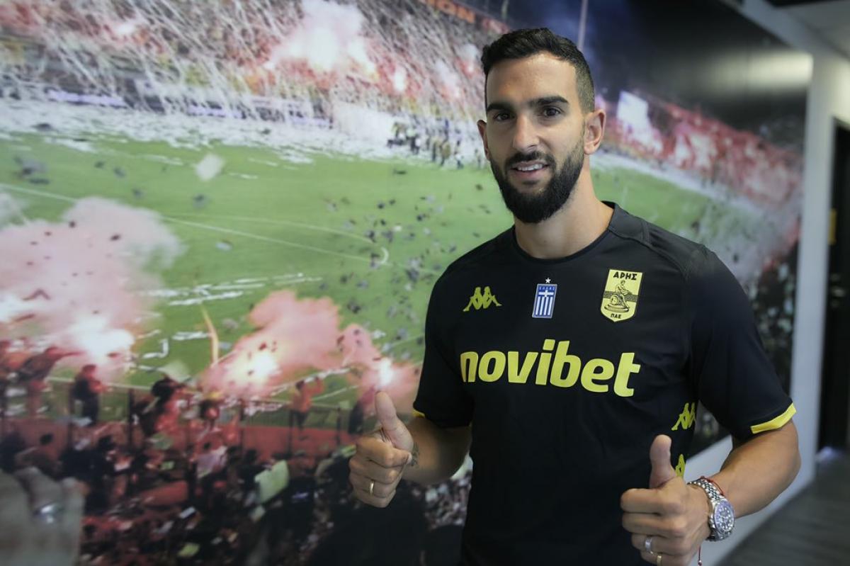 Martín Montoya, nuevo jugador del Aris de Salónica por dos años