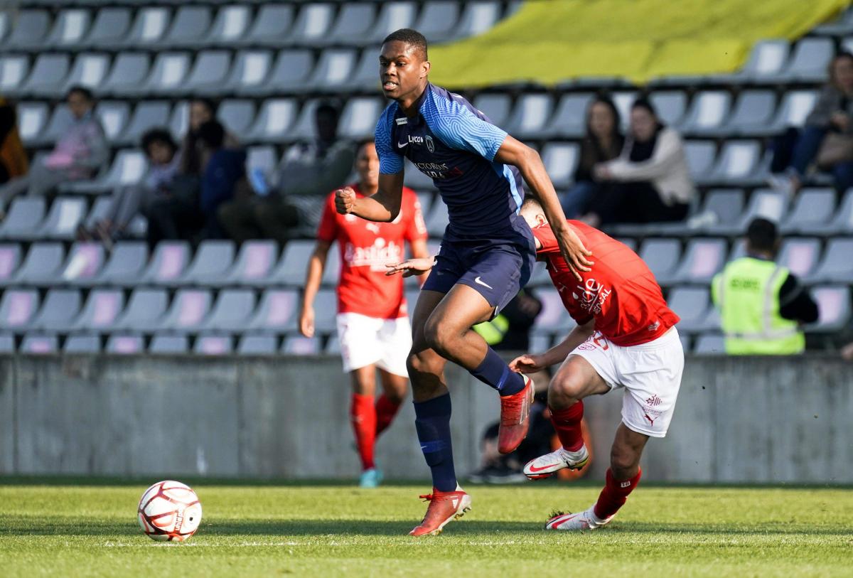 Yoann Beaka, delantero de 20 años, prueba en el Sporting Atlético