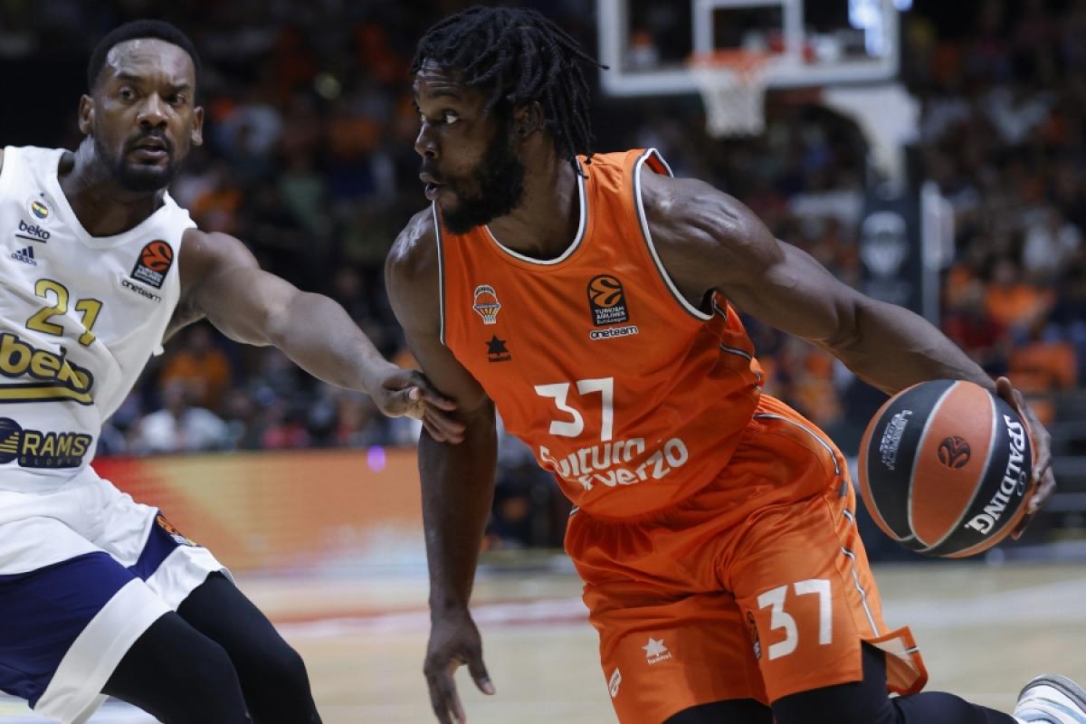 Valencia Basket sigue con paso firme en la EuroLeague (77-74)