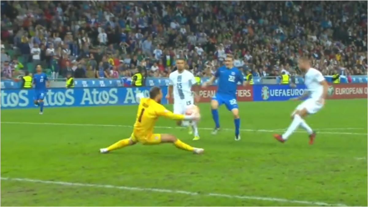 Tal vez la mejor parada de Oblak en su carrera: el narrador no se lo cree