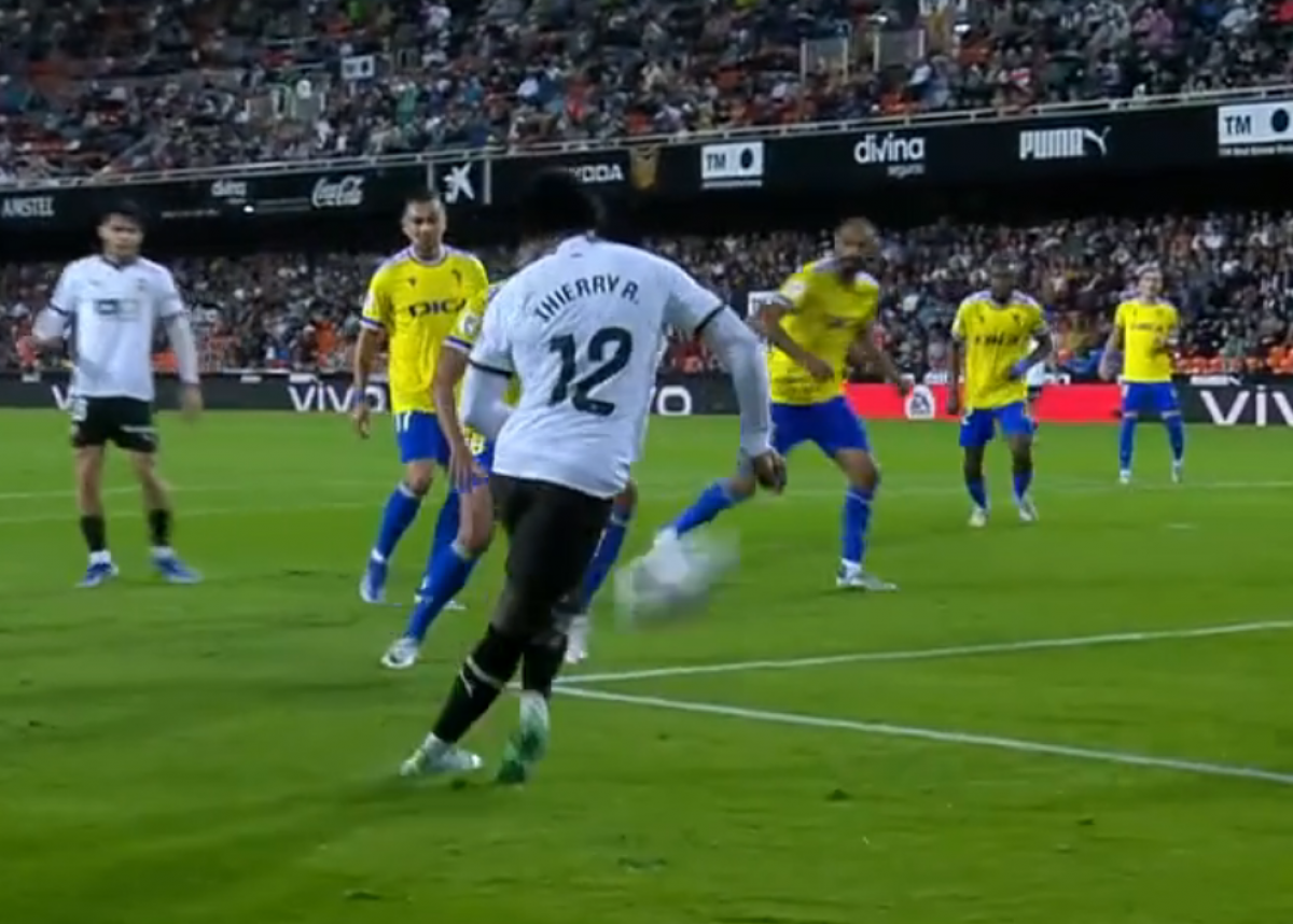 Vídeo de la asistencia de rabona de Thierry a Hugo Duro ante el Cádiz