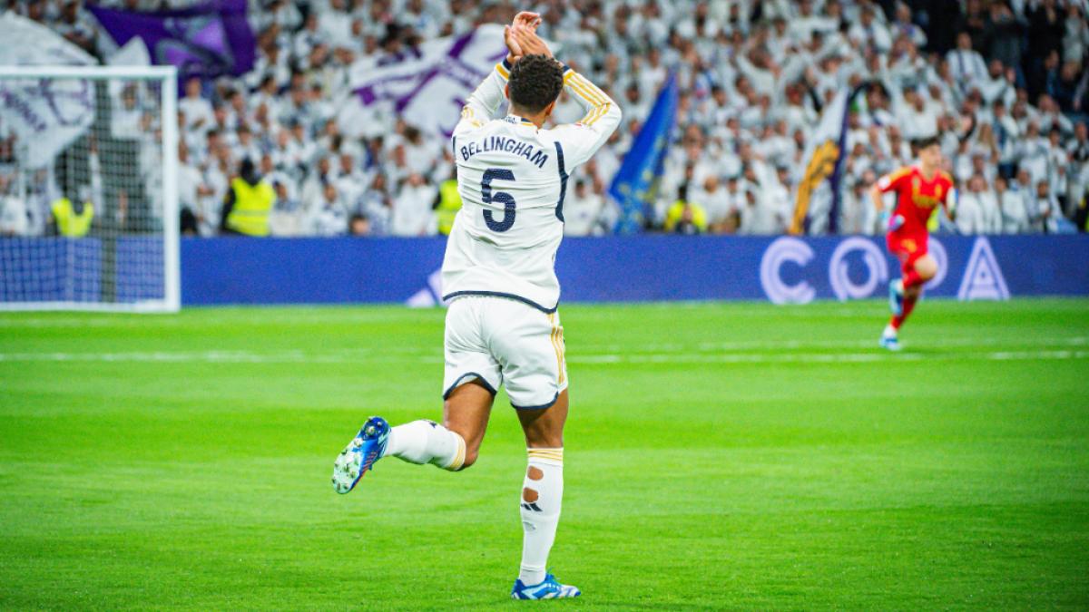 ¿Por qué Bellingham juega con las medias rotas? La explicación