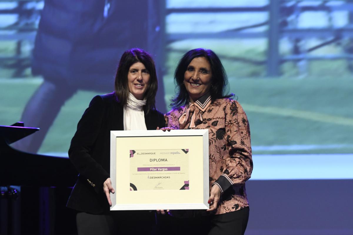 María Rodrigo entrega el Premio en la I Gala Desmarcadas