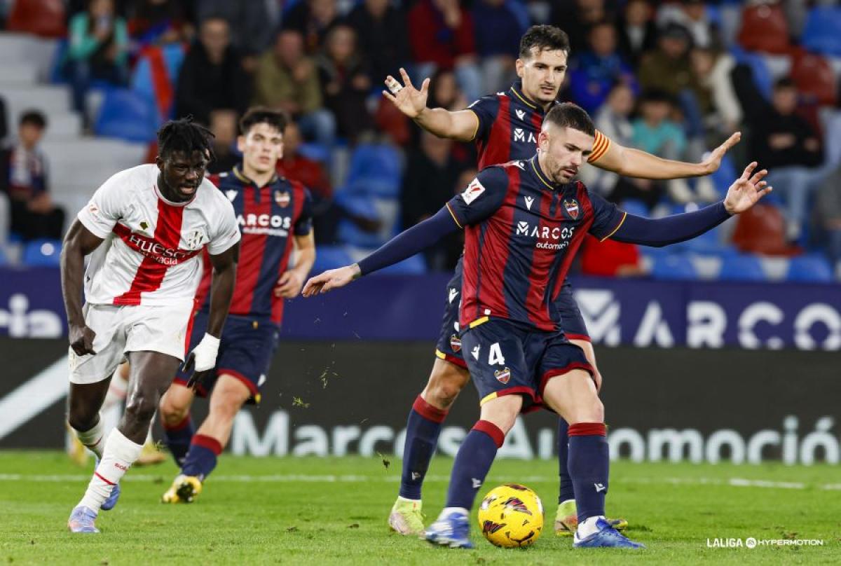 Levante UD: Dela, baja para la visita al Zaragoza