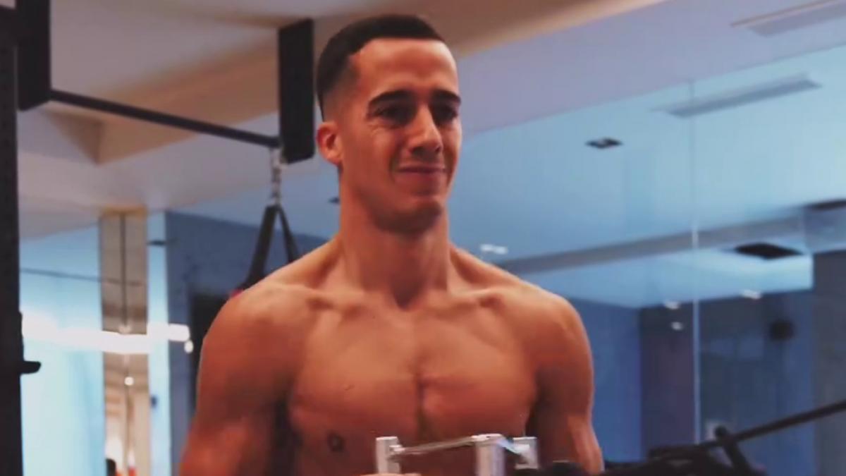 Lucas Vázquez presume de físico en redes y sus compañeros le vacilan