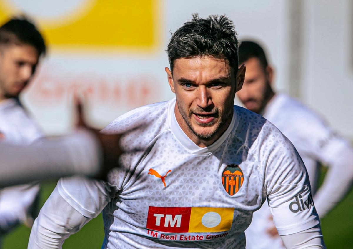 Peter Federico será presentado hoy con el Valencia CF antes del regreso ...