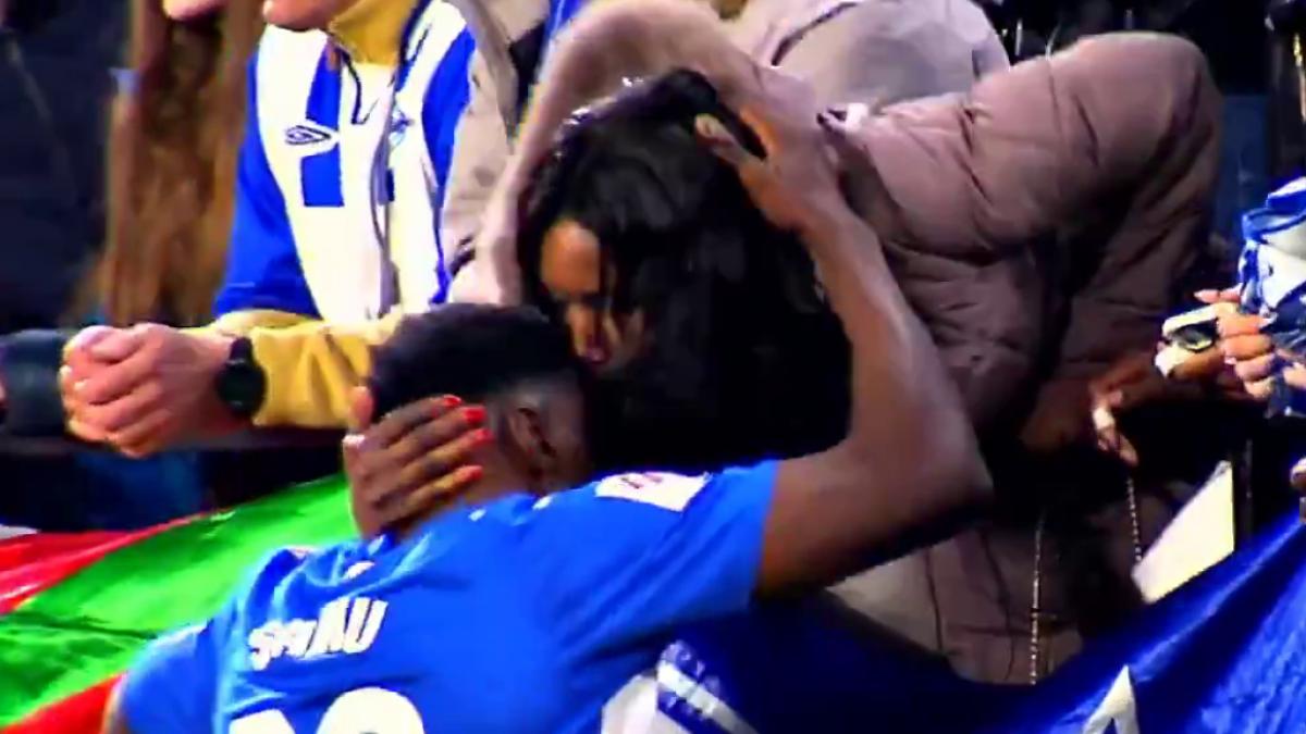 La madre de Samu Omorodion relata la dura infancia de su hijo