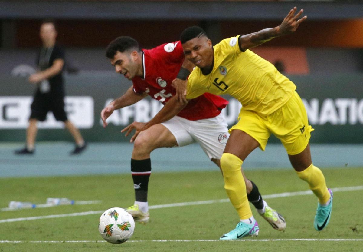 Reinildo marca un gol en la Copa África, obra un milagro, se carga a Ghana y vuelve a Madrid