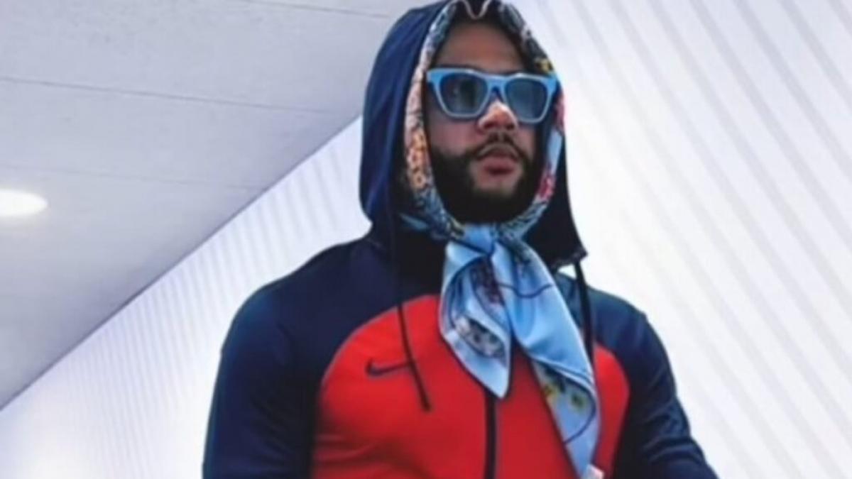 Memphis Depay y su look al más puro estilo 'Doña Rogelia'
