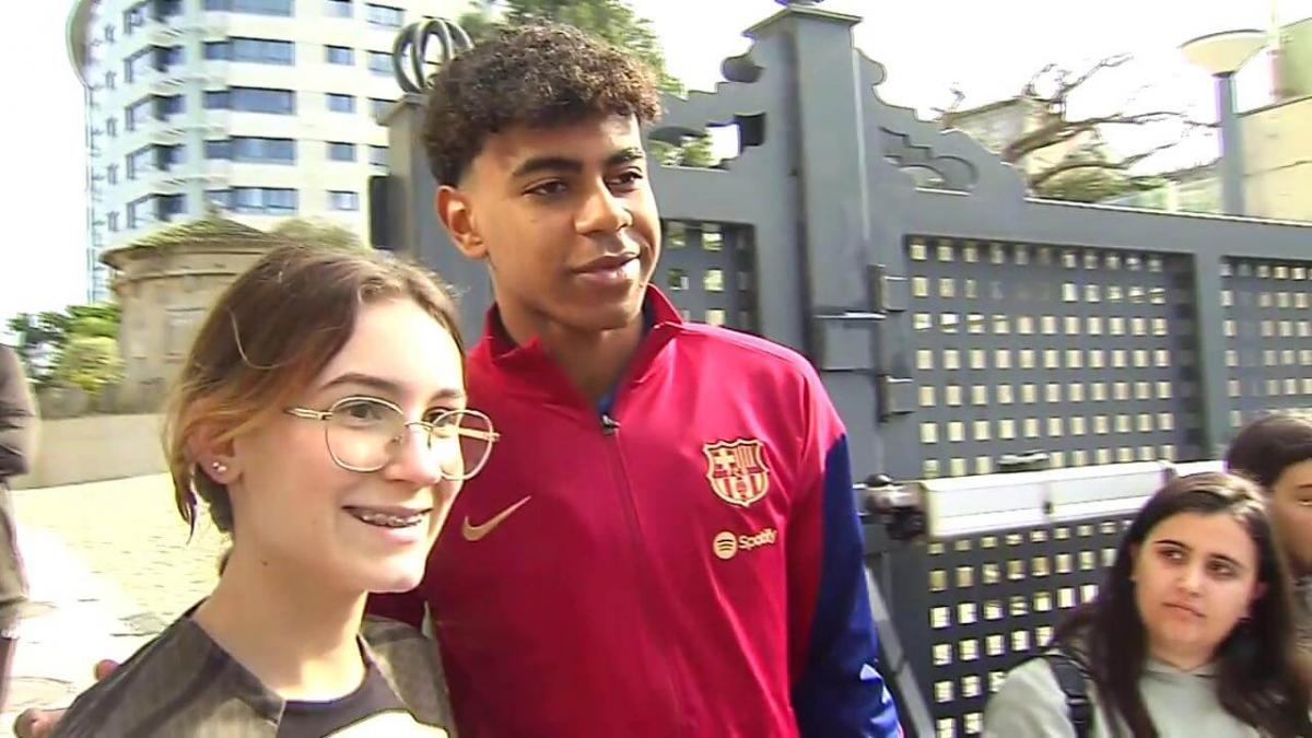 Laporta, Lamine Yamal y Vitor Roque se dan un baño de masas en Vigo