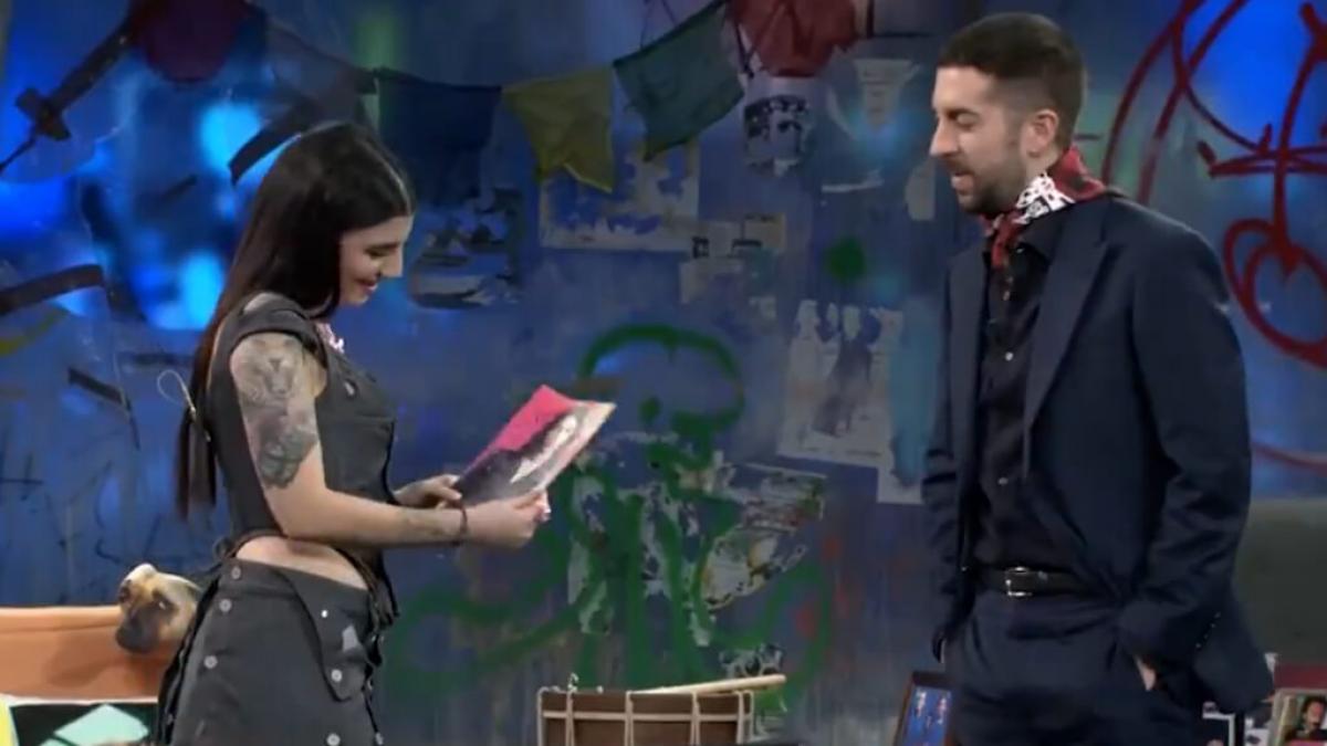 Naiara sorprende a David Broncano con su sticker favorito: "Muy guarro"