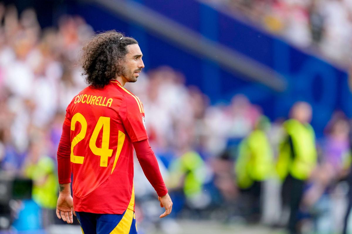 Gary Neville mete la pata y dice que con Cucurella España no llegaría a ...