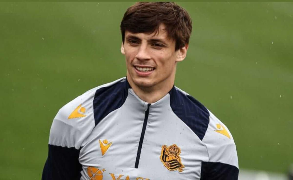 Oficial Robin Le Normand Nuevo Jugador Atlético De Madrid Procedente Real Sociedad 