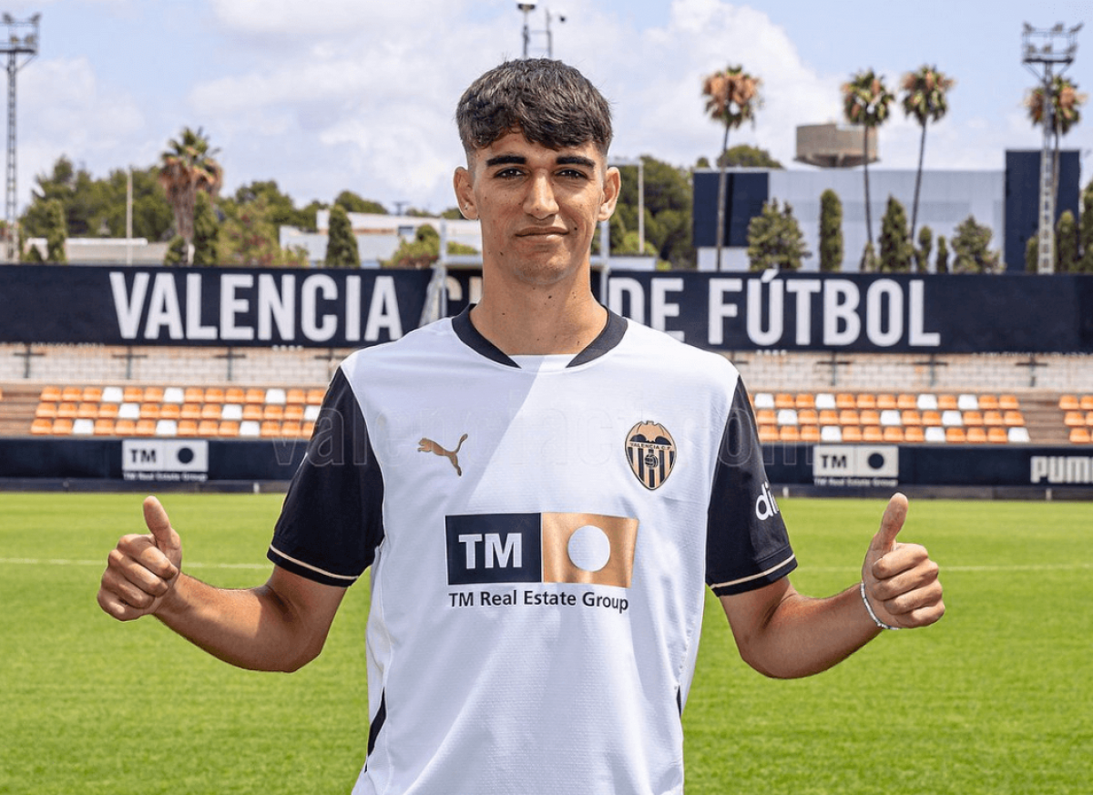Álex Cerdá se marcha traspasado del Levante al Valencia CF, llega para ...