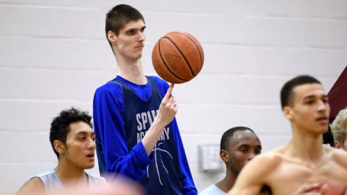 Robert Bobroczkyi, el jugador que se convirtió en el xenomorfo de 'Alien'