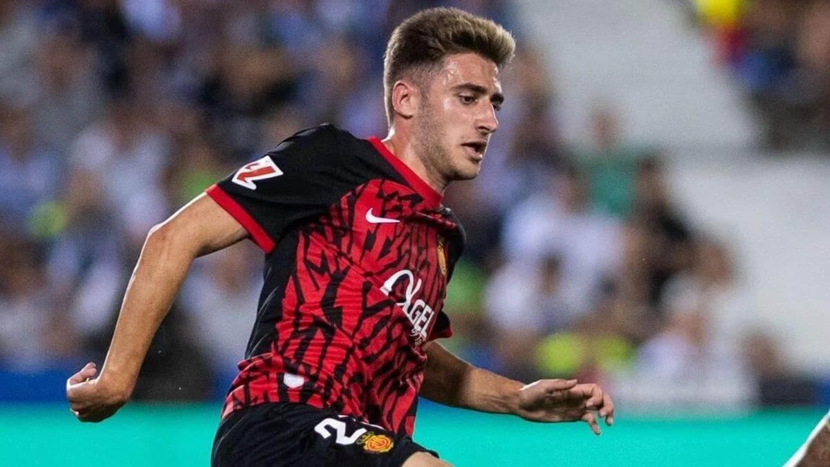 Robert Navarro, objetivo del Athletic, pierde peso en el Mallorca Robert Navarro, objetivo del Athletic, pierde peso en el Mallorca