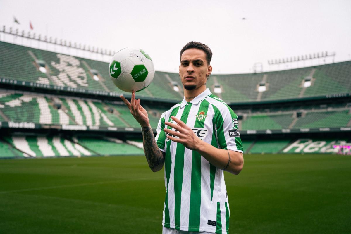 Antony cambia de dorsal en el Real Betis y libera el de Joaquín Sánchez