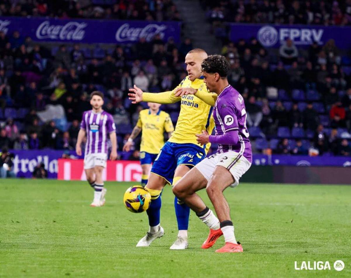 Adam Aznou Halaga A Raúl Moro En El Real Valladolid