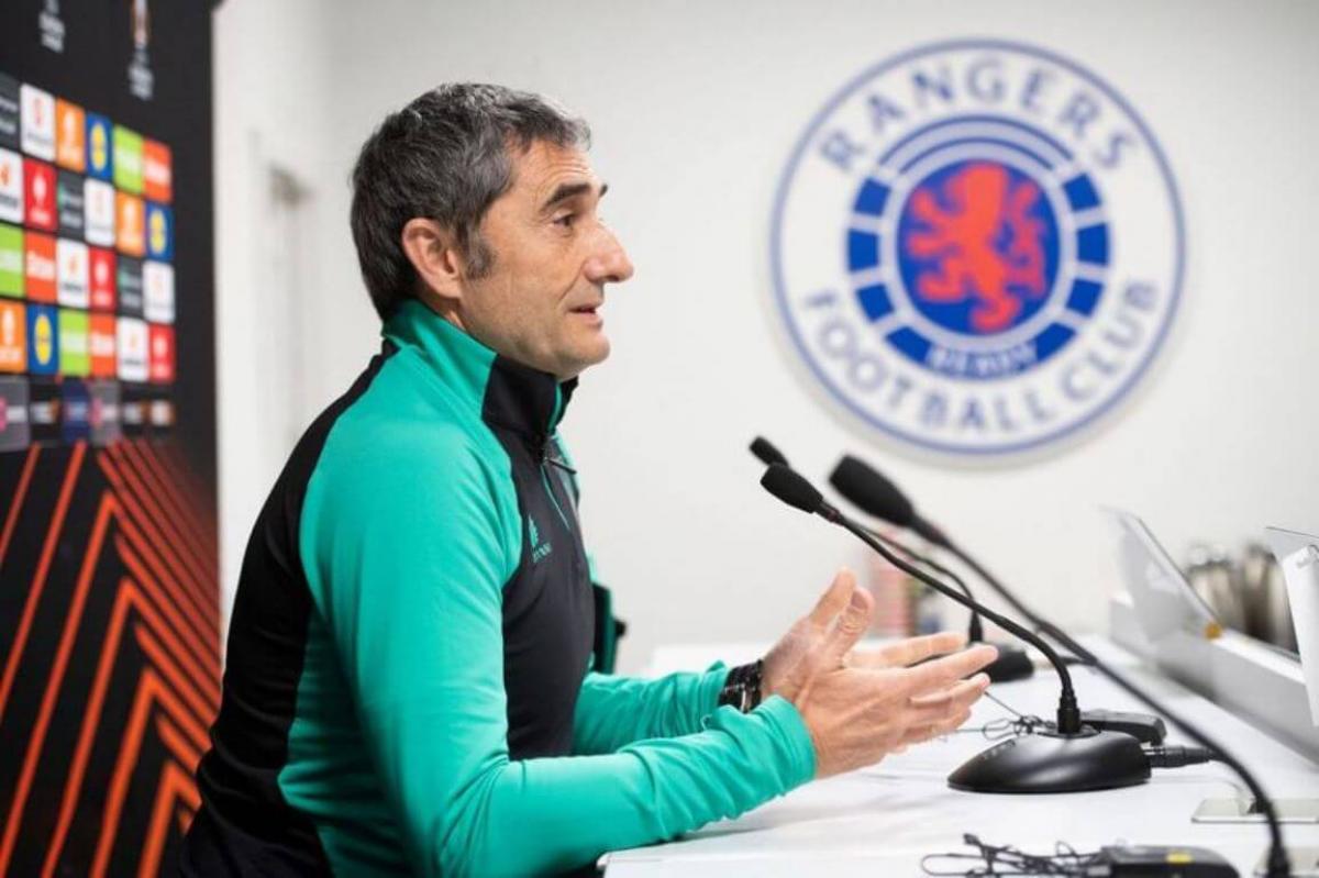Ernesto Valverde revisa el Glasgow Rangers - Athletic Club de Europa League en Ibrox